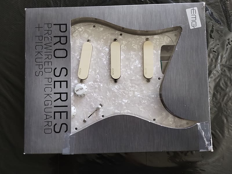 EMG DG-20 Loaded Strat Pickguard David Gilmour Active Pickups | Reverb