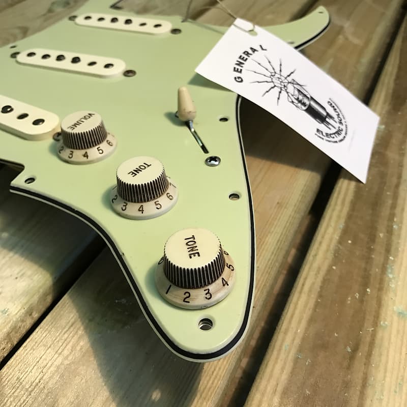 General 1964 Full loaded Scratchplate & pickups | Reverb France