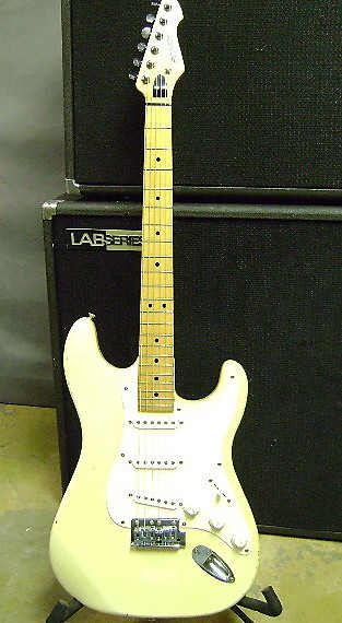 Relic Peavey Predator 1995 - Strat- White - Maple neck. | Reverb