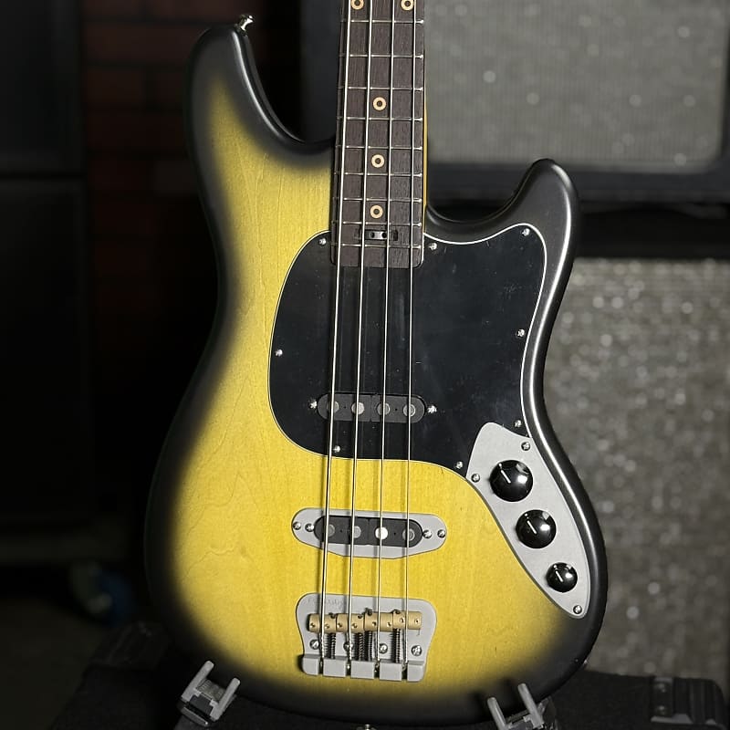 Woodcraft electric guitars AmpMaster 4 Bass short scale 30" 2 | Reverb