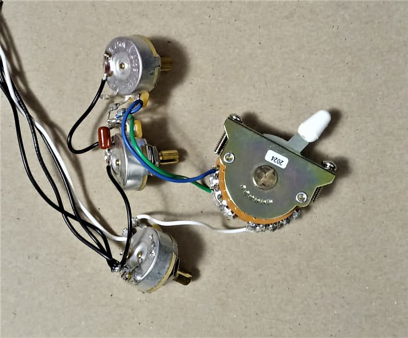Fender Player HSS Stratocaster Wiring Harness with CTS Pots 5 | Reverb