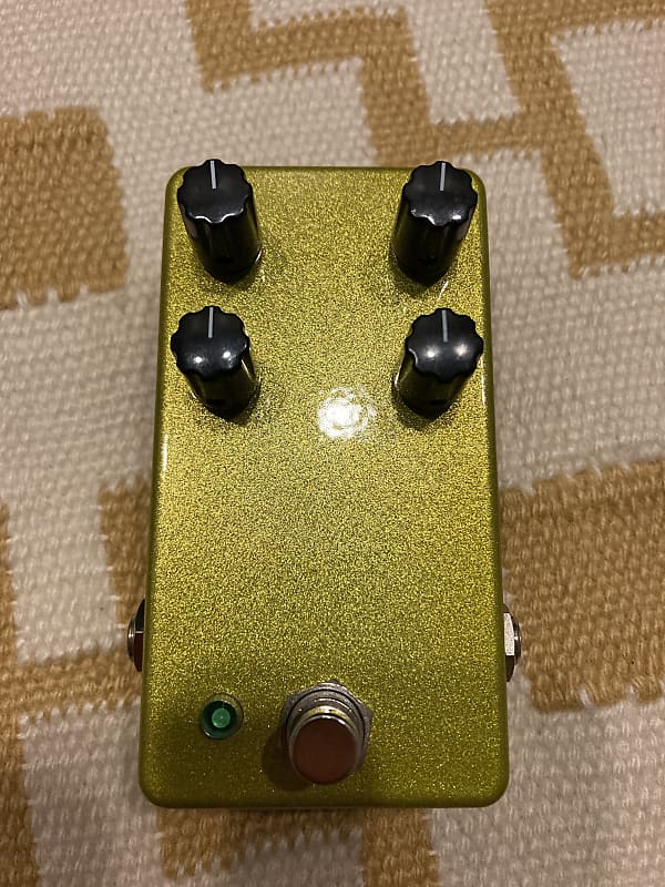 DIY Emerald Green Distortion Machine | Reverb