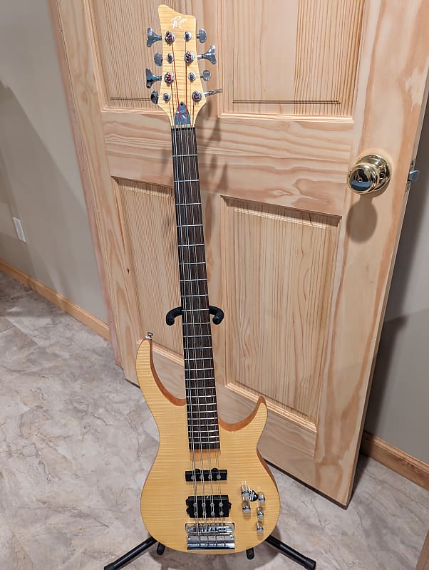 Rogue 8-String Flame Top Bass 2004-2006 - Flame Maple Top | Reverb