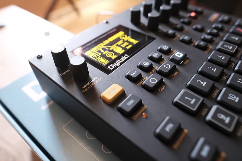 Elektron Digitakt Eight-Voice Digital Drum Computer/Sampler | Reverb