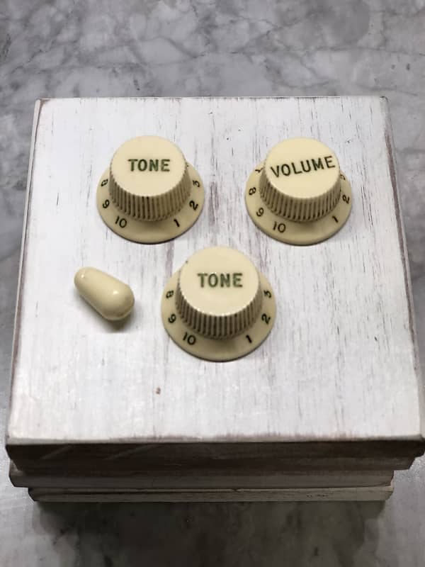 1963 Fender Stratocaster Knobs + Switch Tip :: Tone Volume | Reverb