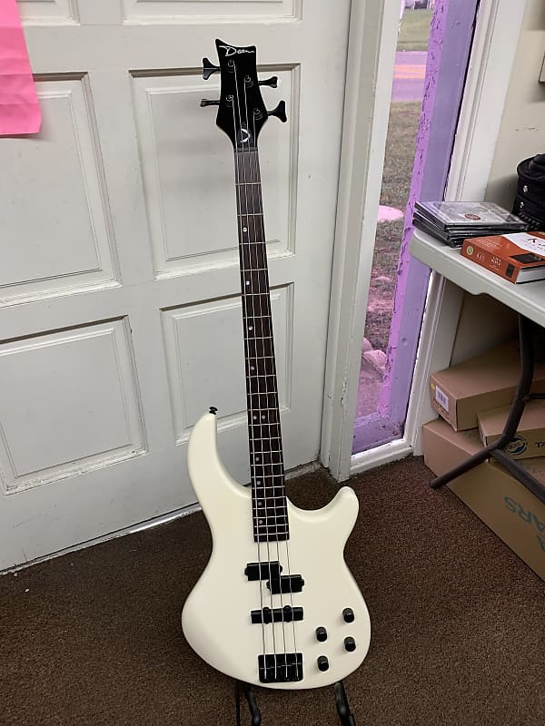 Dean Edge E10APJ CWH Antique White 4 String Bass Local Pickup | Reverb