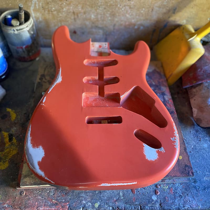 Stratocaster Body, Nitro paint, Fiesta red relic, 100% | Reverb France