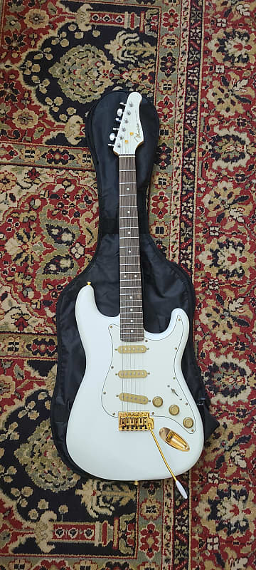 Mavis Stratocaster '90 - White matching palette gold hardware | Reverb