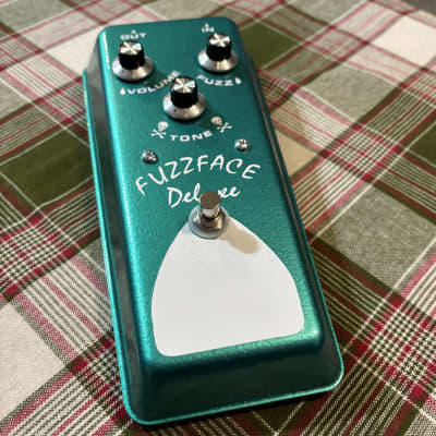 Fuzz Face Deluxe: Square Face NTE 123A circuit with tone/bass | Reverb