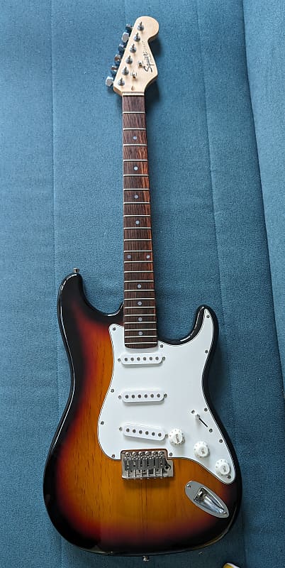 Squier SE special Stratocaster 2000 - 3 colour sunburst | Reverb