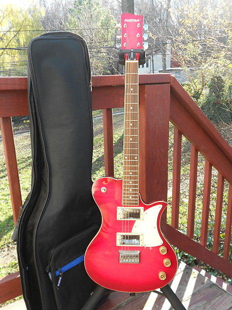 First Act ME501 '00s Red w/Ivory Pickguard, Gig Bag | Reverb