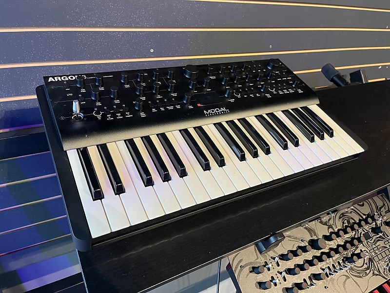 Modal Argon 8 37 Note Wavetsble Synth | Reverb