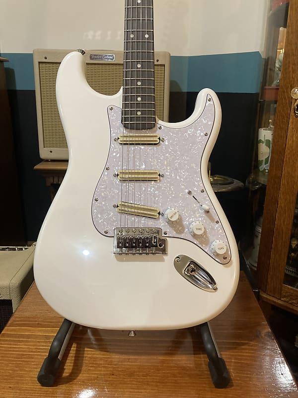 Strat/Stratocaster ST Arctic White Hot Rail pickups | Reverb