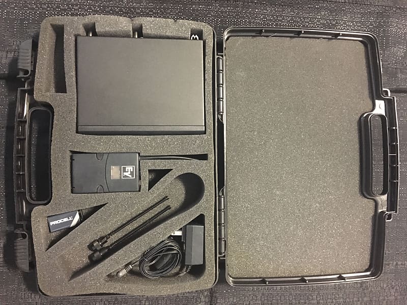 Electro-Voice RE2 Wireless Microphone Set Band A | Reverb