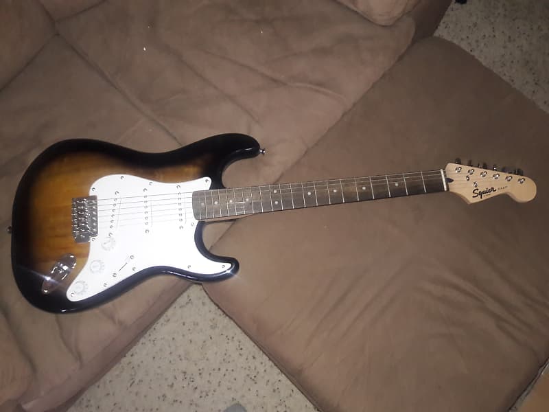 Squier SSS Stratocaster FSR 2019 in 2 Tone Sunburst Gloss | Reverb