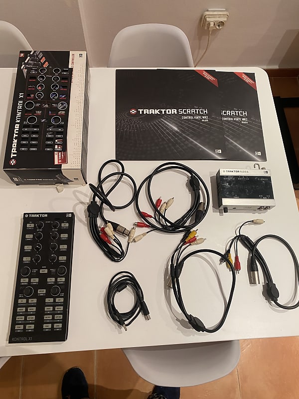 Native Instruments Traktor Scratch A6 Interface with 2x | Reverb