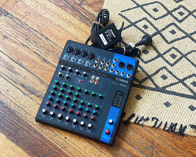 YAMAHA MG10 Mixing Console | Reverb