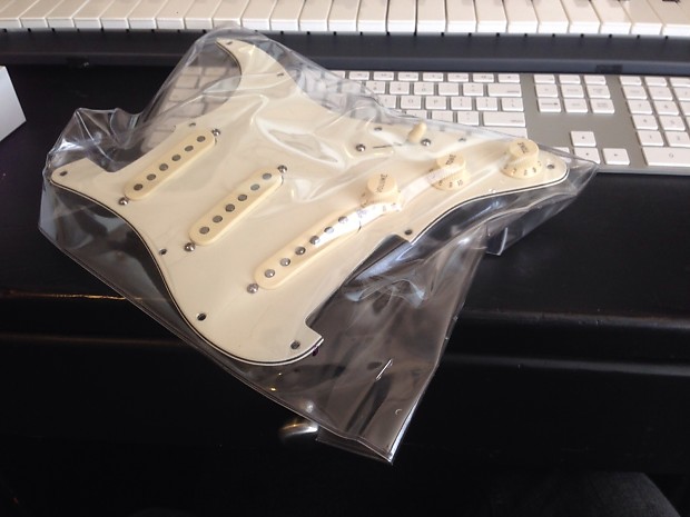 Fender Custom Shop Modern Classic Strat pickups Aged white | Reverb