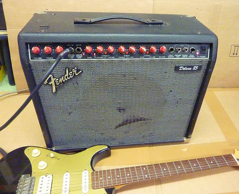 Ampli Fender Deluxe 85 Solid State Guitar Combo 1988 - 1992 | Reverb