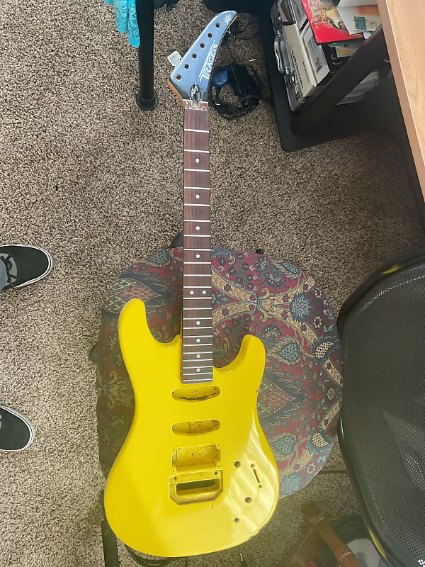 Peavey Tracer '80s - Neon Yellow | Reverb
