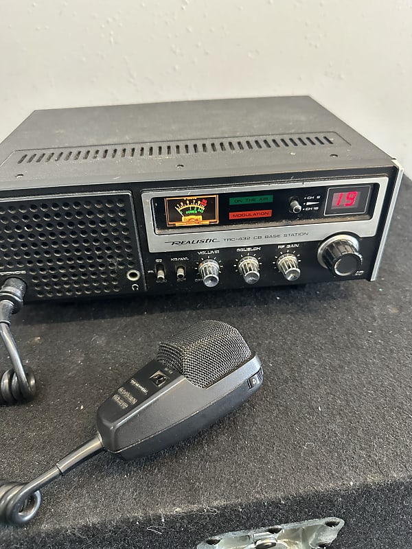 Realistic Navaho TRC-432 CB Base Station Radio with Mic | Reverb