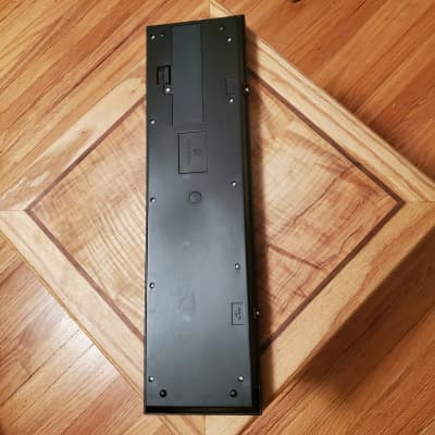 Hing Hon EK-001 Analogue Square Wave Keyboard // Circuit | Reverb