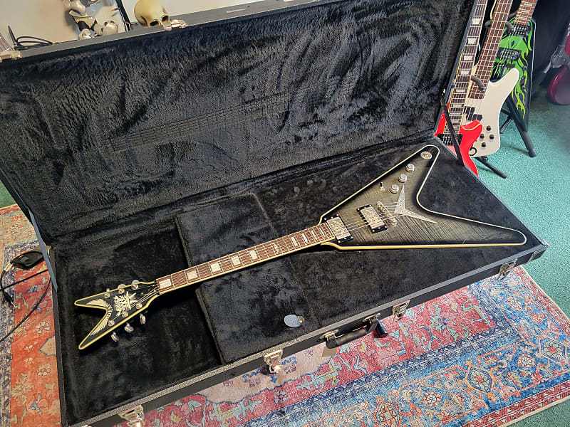 Dean V 30th Anniversary 2007 - Blackburst w/Case | Reverb