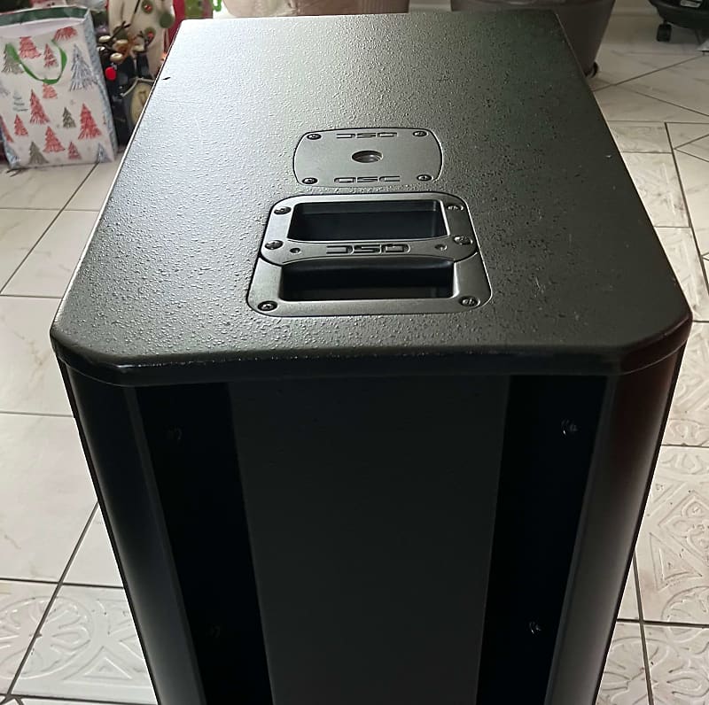 QSC KSub 1000W Dual 12" Powered Subwoofer QSC KSUB - Black | Reverb