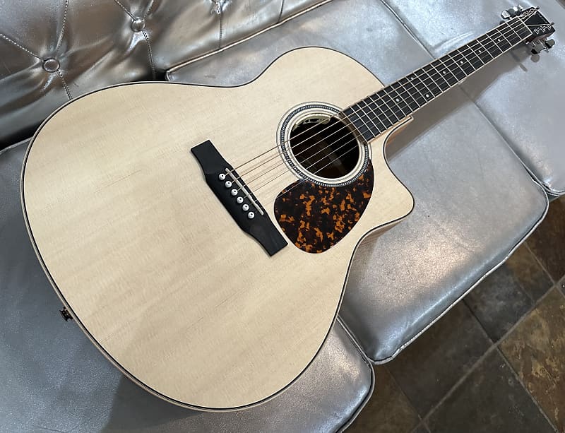 Larrivee LV-03E Electro Acoustic Guitar 2022 Natural | Reverb UK