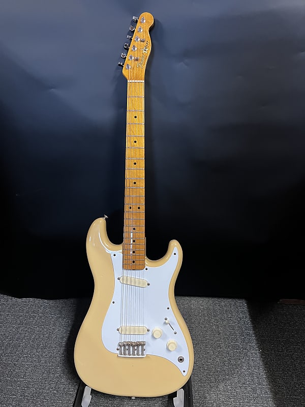 Fender bullet 1983 - ivory | Reverb UK
