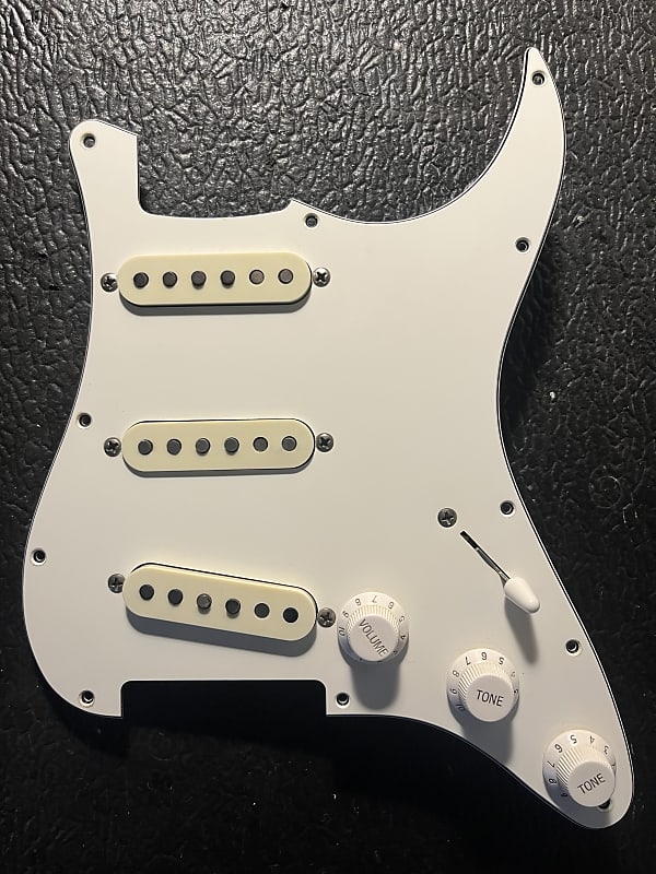 Fender Stratocaster Loaded Pickguard MIJ ST-71 2008 | Reverb