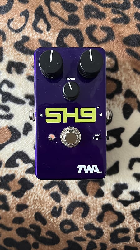 TWA SH9 Distortion pedal 2023 - Purple with Green graphic | Reverb