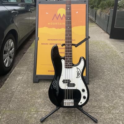 AXL tuners, solid state amplifiers, chorus effects, delay effects ...