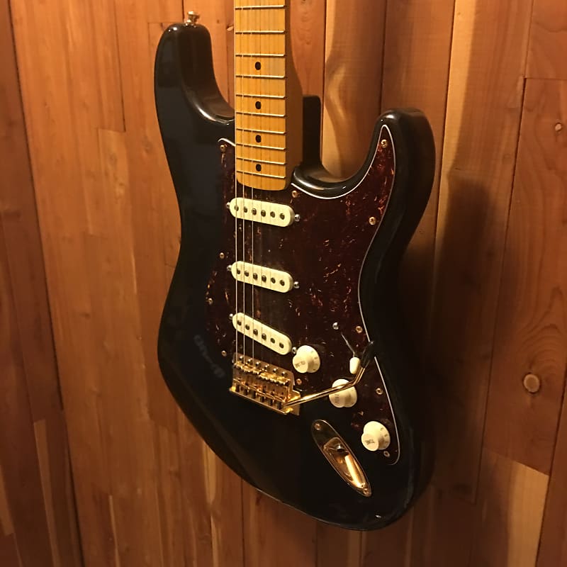 Fender Stratocaster Deluxe Black with Gold Hardware and Hard | Reverb