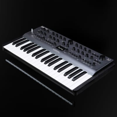 Modal Electronics Argon8 8 Voice 37-Key Wavetable Synthesizer | Reverb