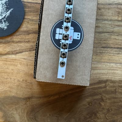 Beepboop Electronics Buffered Mult. 2hp Eurorack module | Reverb UK