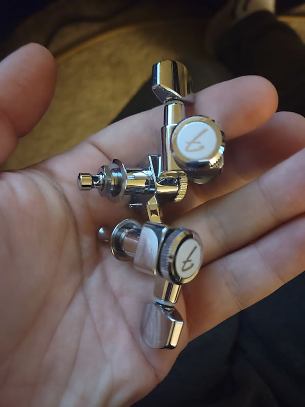 Fender Genuine Chrome Locking Tuners 6 in line chrome | Reverb