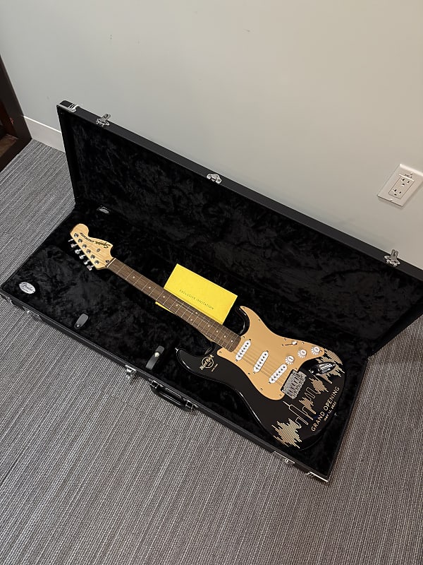 Fender Squier Stratocaster 2022 - Black | Reverb