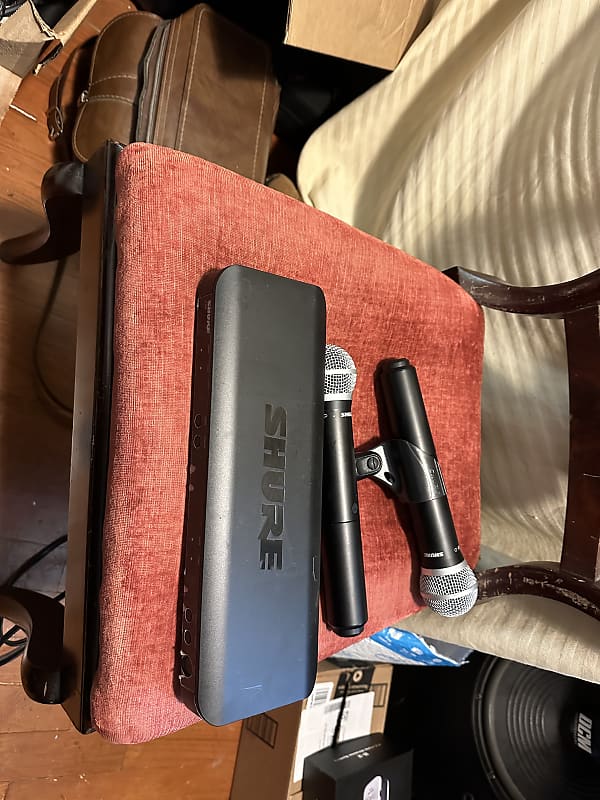 Shure Blx88 m10 receiver and two shure pg58 microphones - | Reverb