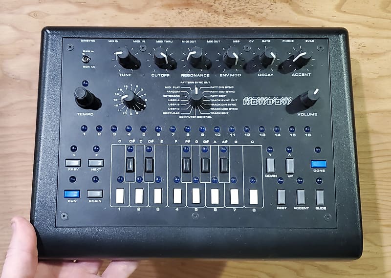 Willzyx Xoxbox 303 clone (Roland TB-303) | Reverb