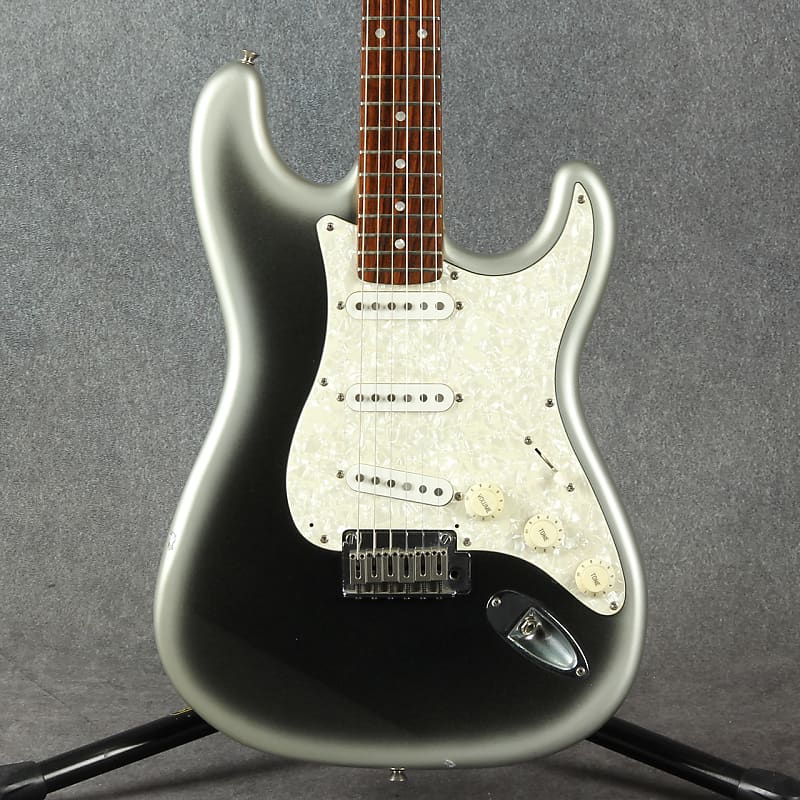 Squier Standard Series Stratocaster - Silver Burst - 2nd Hand | Reverb