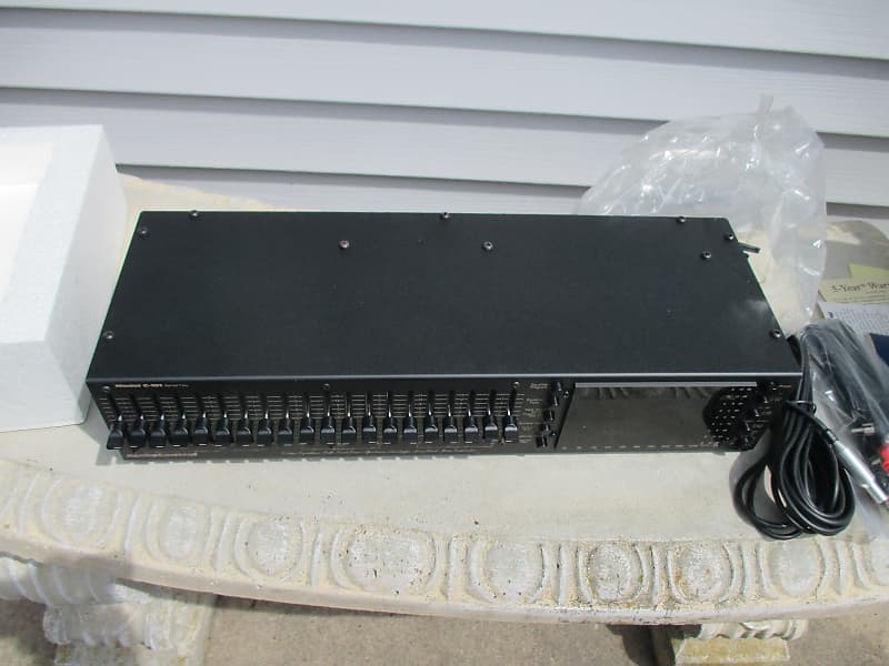 Audio Control C-101 Series II Octave Equalizer Spectrum | Reverb