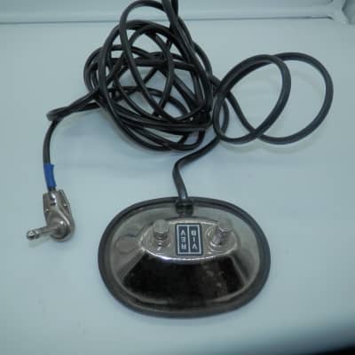 Fender 2-Button Amplifier Footswitch Vibrato/Reverb VIB/REV | Reverb