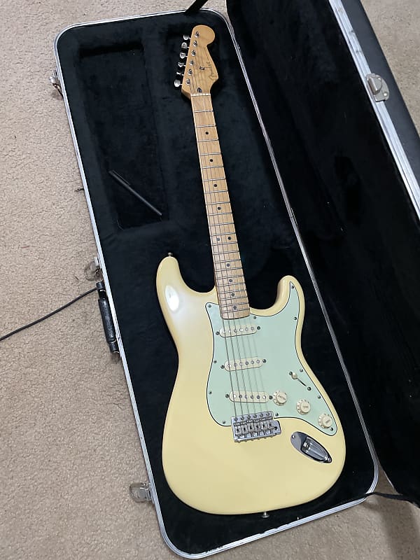 Fender Stratocaster 1995 Yellow | Reverb