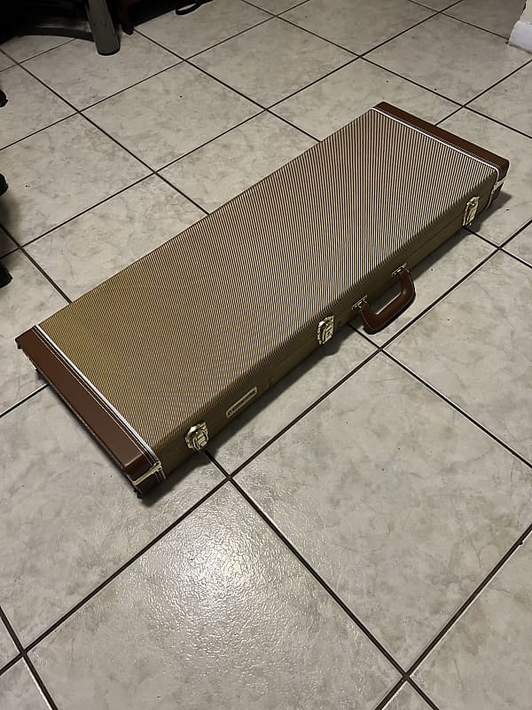 Roadrunner Standard Guitar Case Tweed | Reverb