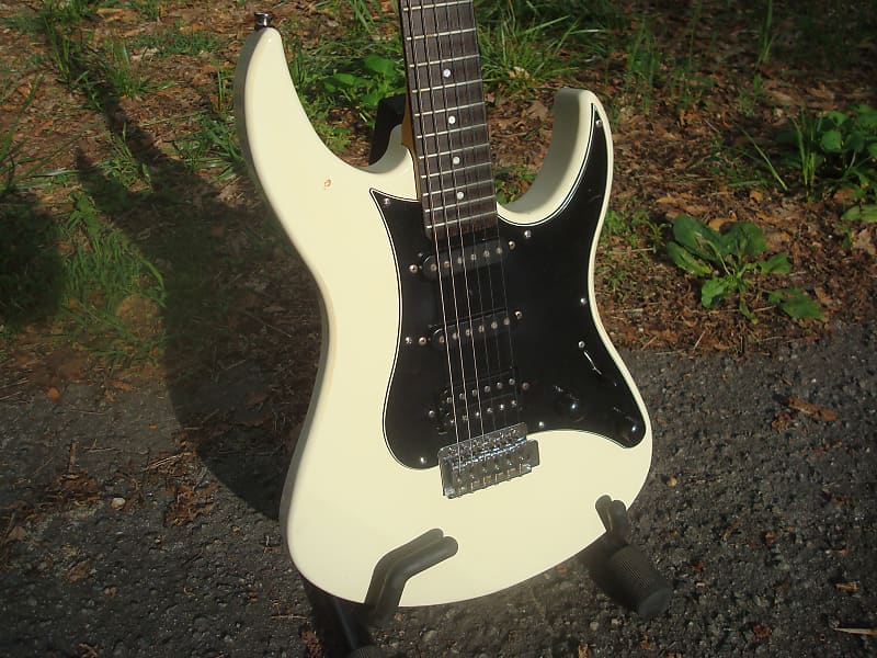 Yamaha RGZ 112P Taiwan 2000s White | Reverb