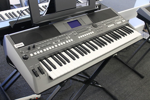 Yamaha PSR-S670 61-Key Professional Digital Keyboard (Display | Reverb