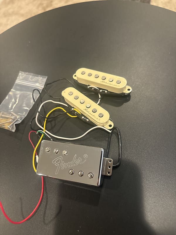 Fender Noiseless HSS Stratocaster Pickup Set - Cream/Chrome | Reverb