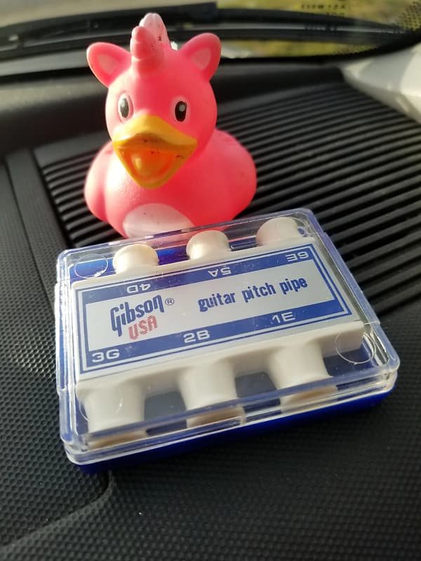 Gibson Guitar Pitch Pipe (Vintage w Hardcase)) 80s White | Reverb