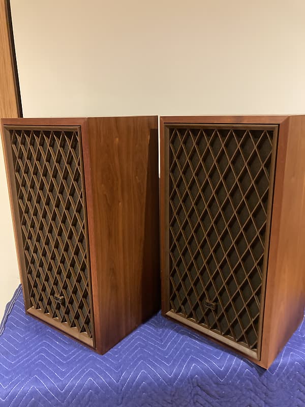 Radio Shack Nova 8 1970’s - Oiled Walnut | Reverb